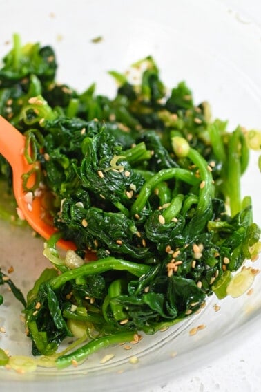 Korean Spinach Side Dish (Sigeumchi Namul) - Nom Nom Paleo®